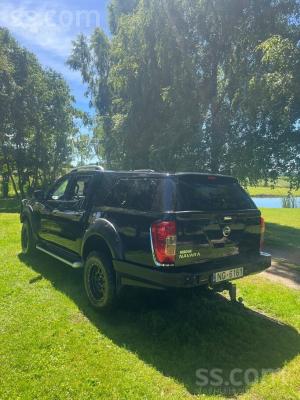 Black Nissan Navara 2016 in Talsi, with an engine capacity of 2.30 L and mileage of 192 thousand km for 16000 €, photo 7 on AUTOMOTO.COM.LV