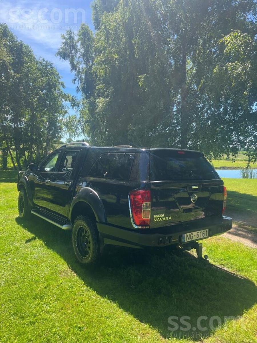 Black Nissan Navara 2016 in Talsi, with an engine capacity of 2.30 L and mileage of 192 thousand km for 16000 €, photo 7 on AUTOMOTO.COM.LV