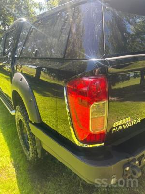 Black Nissan Navara 2016 in Talsi, with an engine capacity of 2.30 L and mileage of 192 thousand km for 16000 €, photo 10 on AUTOMOTO.COM.LV