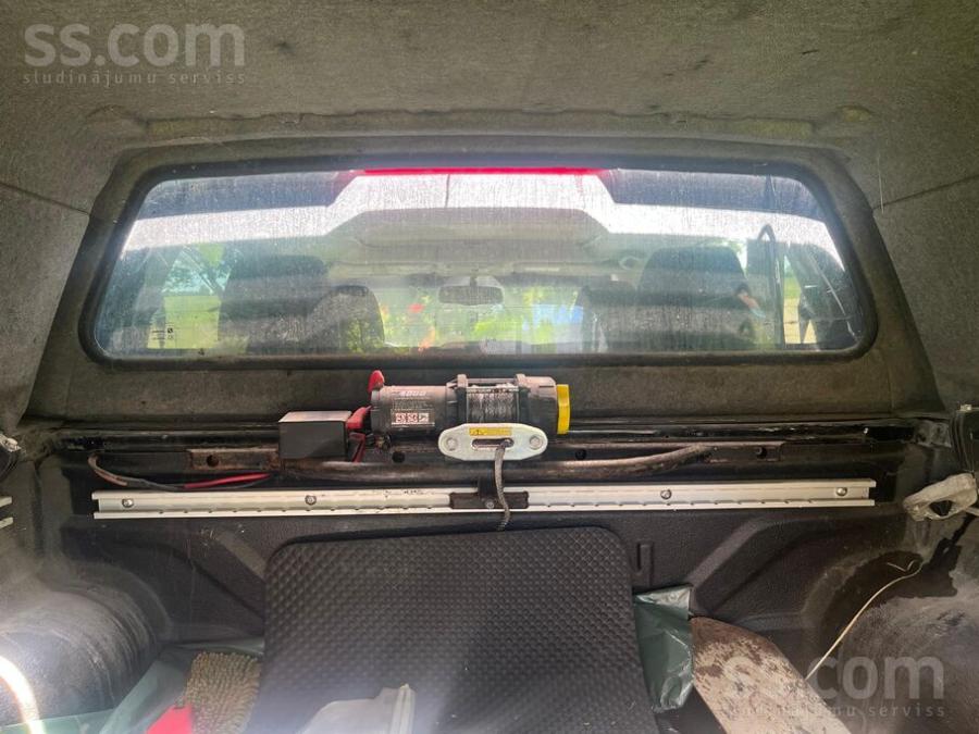 Black Nissan Navara 2016 in Talsi, with an engine capacity of 2.30 L and mileage of 192 thousand km for 16000 €, photo 12 on AUTOMOTO.COM.LV