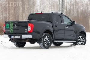 Black Nissan Navara 2017 in Jelgava, with an engine capacity of 2.30 L and mileage of 426 thousand km for 11500 €, photo 3 on AUTOMOTO.COM.LV