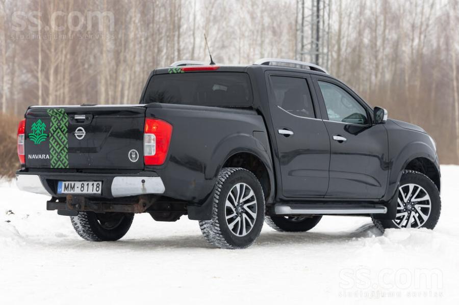 Black Nissan Navara 2017 in Jelgava, with an engine capacity of 2.30 L and mileage of 426 thousand km for 11500 €, photo 3 on AUTOMOTO.COM.LV