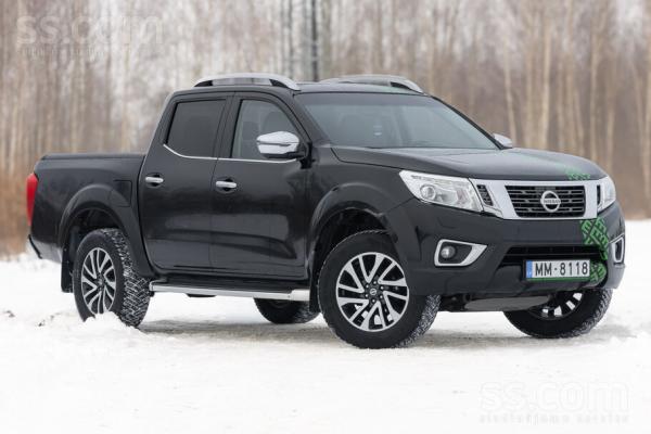 Black Nissan Navara 2017 in Jelgava, with an engine capacity of 2.30 L and mileage of 426 thousand km for 11500 €, photo 3 on AUTOMOTO.COM.LV
