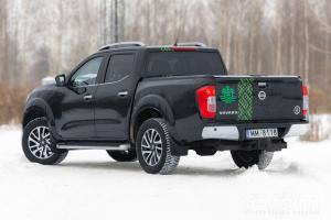 Black Nissan Navara 2017 in Jelgava, with an engine capacity of 2.30 L and mileage of 426 thousand km for 11500 €, photo 5 on AUTOMOTO.COM.LV