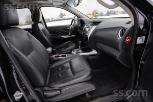 Black Nissan Navara 2017 in Jelgava, with an engine capacity of 2.30 L and mileage of 426 thousand km for 11500 €, photo 6 on AUTOMOTO.COM.LV