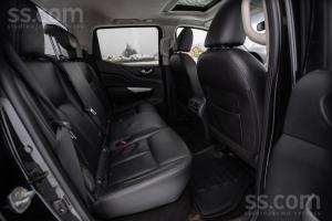 Black Nissan Navara 2017 in Jelgava, with an engine capacity of 2.30 L and mileage of 426 thousand km for 11500 €, photo 7 on AUTOMOTO.COM.LV