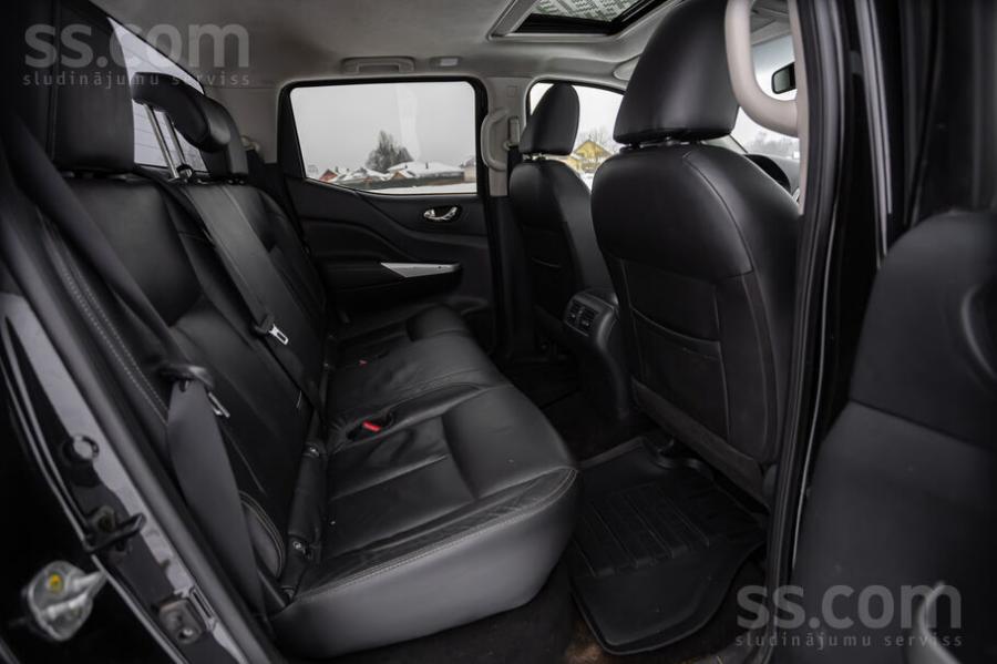 Black Nissan Navara 2017 in Jelgava, with an engine capacity of 2.30 L and mileage of 426 thousand km for 11500 €, photo 7 on AUTOMOTO.COM.LV