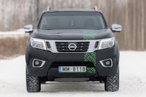 Black Nissan Navara 2017 in Jelgava, with an engine capacity of 2.30 L and mileage of 426 thousand km for 11500 €, photo 8 on AUTOMOTO.COM.LV