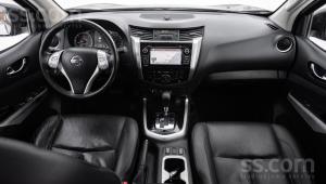 Black Nissan Navara 2017 in Jelgava, with an engine capacity of 2.30 L and mileage of 426 thousand km for 11500 €, photo 9 on AUTOMOTO.COM.LV