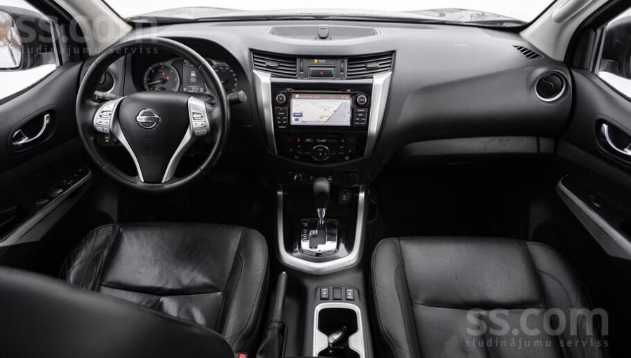 Black Nissan Navara 2017 in Jelgava, with an engine capacity of 2.30 L and mileage of 426 thousand km for 11500 €, photo 9 on AUTOMOTO.COM.LV