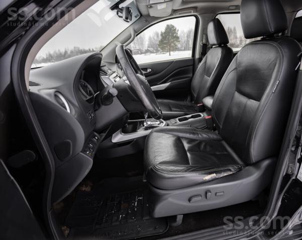 Black Nissan Navara 2017 in Jelgava, with an engine capacity of 2.30 L and mileage of 426 thousand km for 11500 €, photo 9 on AUTOMOTO.COM.LV