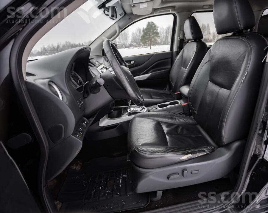 Black Nissan Navara 2017 in Jelgava, with an engine capacity of 2.30 L and mileage of 426 thousand km for 11500 €, photo 10 on AUTOMOTO.COM.LV