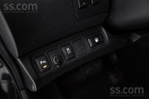 Black Nissan Navara 2017 in Jelgava, with an engine capacity of 2.30 L and mileage of 426 thousand km for 11500 €, photo 13 on AUTOMOTO.COM.LV