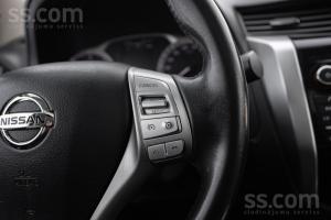 Black Nissan Navara 2017 in Jelgava, with an engine capacity of 2.30 L and mileage of 426 thousand km for 11500 €, photo 15 on AUTOMOTO.COM.LV