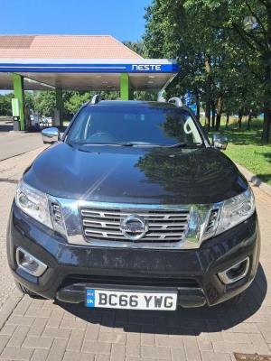 Black Nissan Navara 2017 in Kaunas, with an engine capacity of 2.30 L and mileage of 157 thousand km for 7300 €, photo 3 on AUTOMOTO.COM.LV