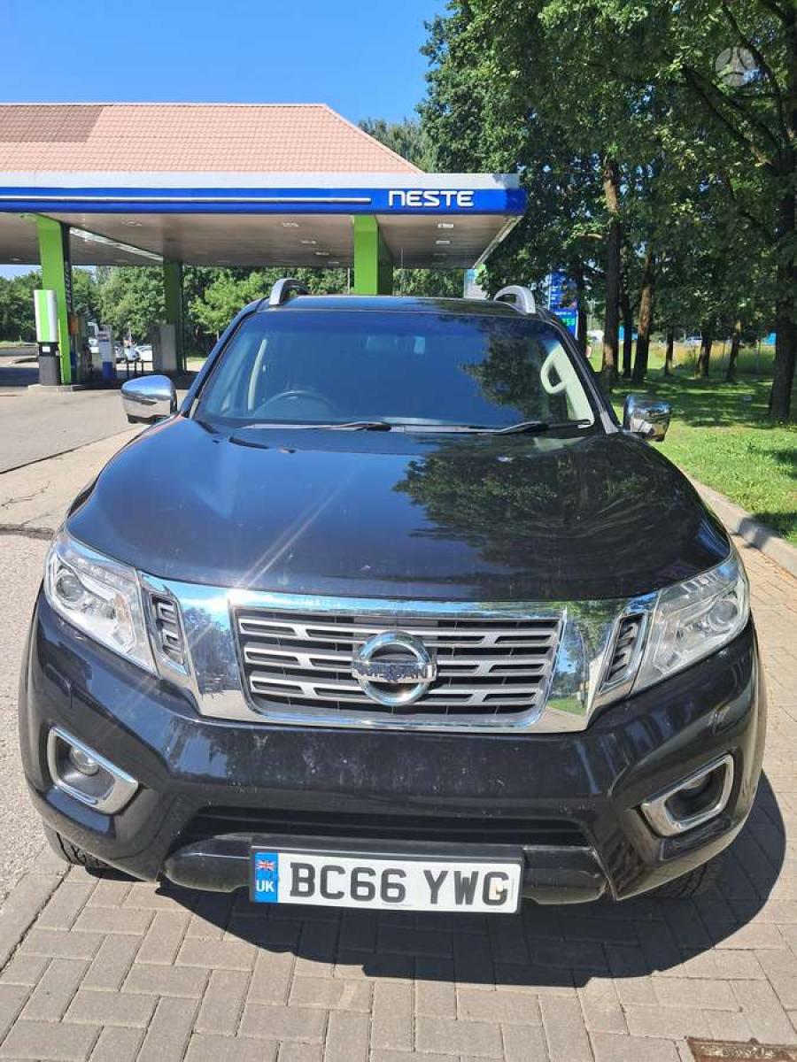 Black Nissan Navara 2017 in Kaunas, with an engine capacity of 2.30 L and mileage of 157 thousand km for 7300 €, photo 3 on AUTOMOTO.COM.LV
