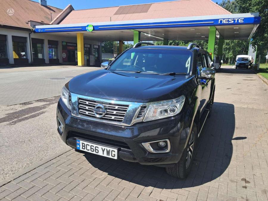 Black Nissan Navara 2017 in Kaunas, with an engine capacity of 2.30 L and mileage of 157 thousand km for 7300 €, photo 5 on AUTOMOTO.COM.LV