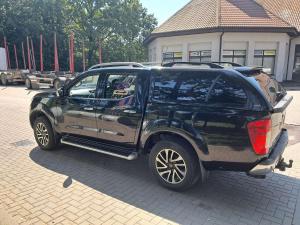 Black Nissan Navara 2017 in Kaunas, with an engine capacity of 2.30 L and mileage of 157 thousand km for 7300 €, photo 6 on AUTOMOTO.COM.LV
