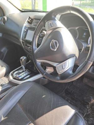 Black Nissan Navara 2017 in Kaunas, with an engine capacity of 2.30 L and mileage of 157 thousand km for 7300 €, photo 7 on AUTOMOTO.COM.LV