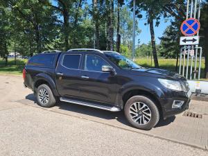Black Nissan Navara 2017 in Kaunas, with an engine capacity of 2.30 L and mileage of 157 thousand km for 7300 €, photo 14 on AUTOMOTO.COM.LV
