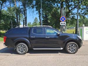 Black Nissan Navara 2017 in Kaunas, with an engine capacity of 2.30 L and mileage of 157 thousand km for 7300 €, photo 15 on AUTOMOTO.COM.LV