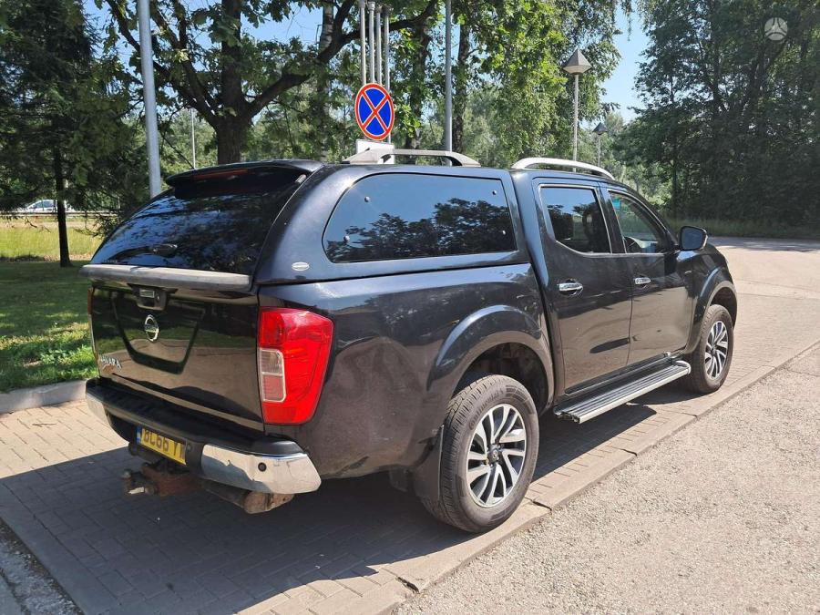 Black Nissan Navara 2017 in Kaunas, with an engine capacity of 2.30 L and mileage of 157 thousand km for 7300 €, photo 16 on AUTOMOTO.COM.LV