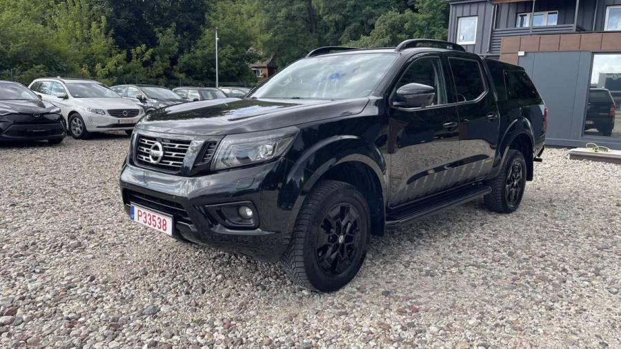 Black Nissan Navara 2020 in Kaunas, with an engine capacity of 2.30 L and mileage of 200 thousand km for 20999 €, photo 1 on AUTOMOTO.COM.LV