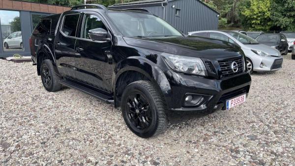 Black Nissan Navara 2020 in Kaunas, with an engine capacity of 2.30 L and mileage of 200 thousand km for 20999 €, photo 2 on AUTOMOTO.COM.LV