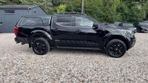 Black Nissan Navara 2020 in Kaunas, with an engine capacity of 2.30 L and mileage of 200 thousand km for 20999 €, photo 4 on AUTOMOTO.COM.LV