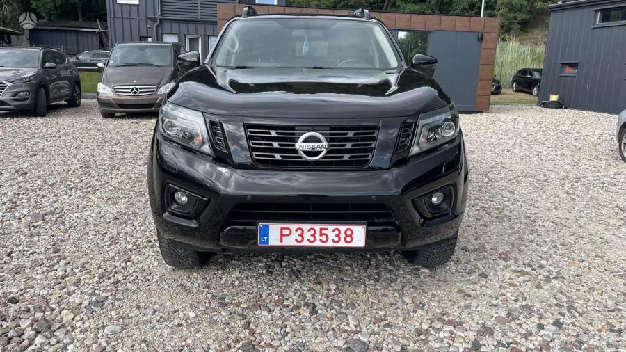 Black Nissan Navara 2020 in Kaunas, with an engine capacity of 2.30 L and mileage of 200 thousand km for 20999 €, photo 5 on AUTOMOTO.COM.LV