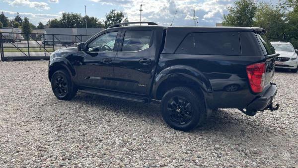 Black Nissan Navara 2020 in Kaunas, with an engine capacity of 2.30 L and mileage of 200 thousand km for 20999 €, photo 5 on AUTOMOTO.COM.LV