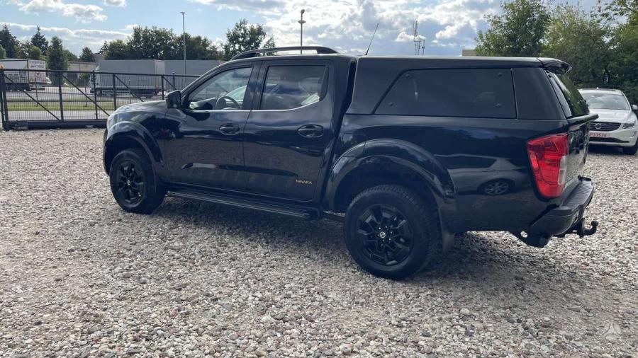 Black Nissan Navara 2020 in Kaunas, with an engine capacity of 2.30 L and mileage of 200 thousand km for 20999 €, photo 6 on AUTOMOTO.COM.LV