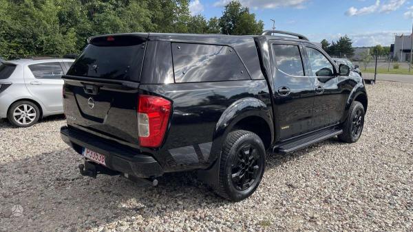Black Nissan Navara 2020 in Kaunas, with an engine capacity of 2.30 L and mileage of 200 thousand km for 20999 €, photo 7 on AUTOMOTO.COM.LV