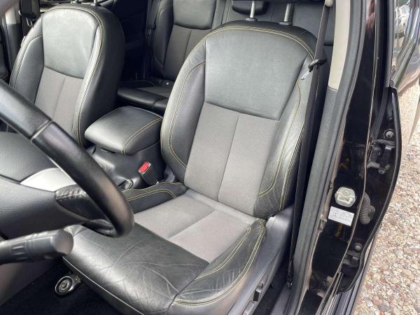 Black Nissan Navara 2020 in Kaunas, with an engine capacity of 2.30 L and mileage of 200 thousand km for 20999 €, photo 10 on AUTOMOTO.COM.LV