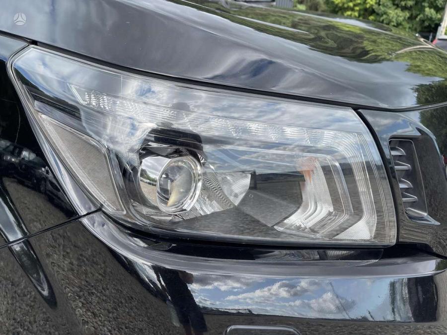 Black Nissan Navara 2020 in Kaunas, with an engine capacity of 2.30 L and mileage of 200 thousand km for 20999 €, photo 15 on AUTOMOTO.COM.LV
