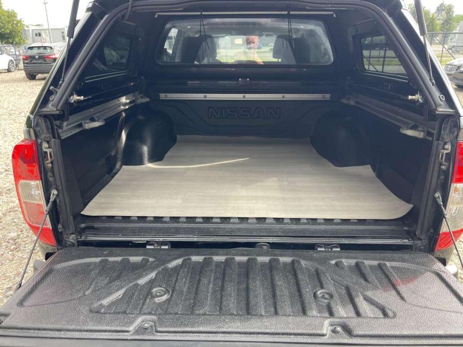 Black Nissan Navara 2020 in Kaunas, with an engine capacity of 2.30 L and mileage of 200 thousand km for 20999 €, photo 18 on AUTOMOTO.COM.LV