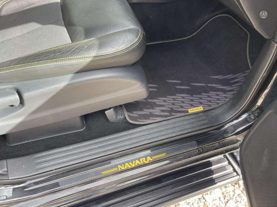 Black Nissan Navara 2020 in Kaunas, with an engine capacity of 2.30 L and mileage of 200 thousand km for 20999 €, photo 20 on AUTOMOTO.COM.LV
