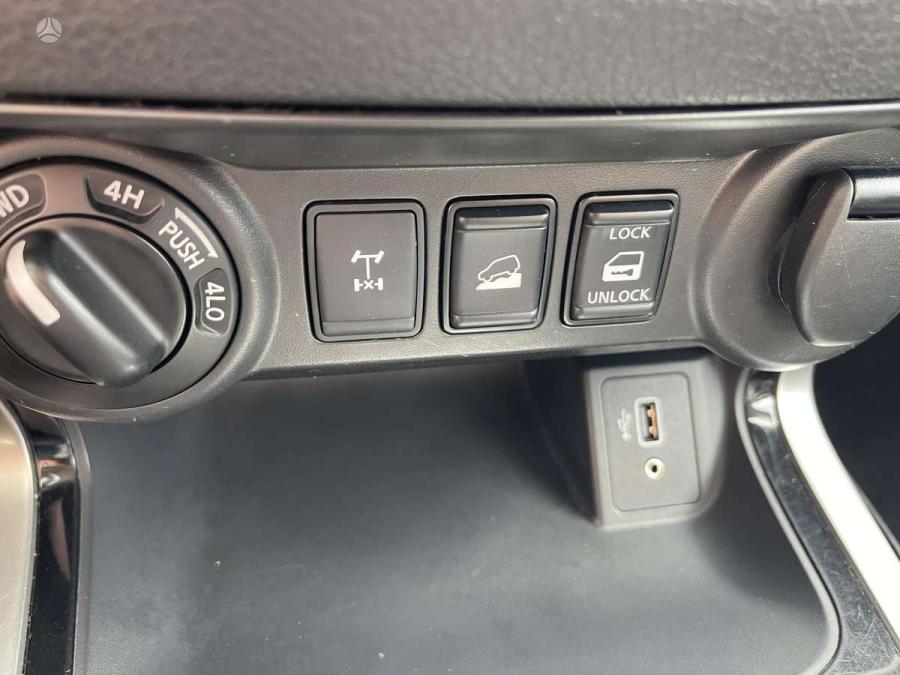 Black Nissan Navara 2020 in Kaunas, with an engine capacity of 2.30 L and mileage of 200 thousand km for 20999 €, photo 22 on AUTOMOTO.COM.LV