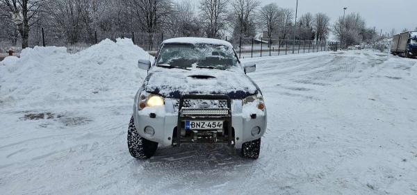 Zils Nissan Navara 2004 Kauņa, ar dzinēja tilpumu 2.50 L un nobraukumu 400 tūkst. km par 3250 €, foto 4 vietnē AUTOMOTO.COM.LV