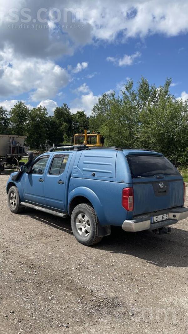 Blue Nissan Navara 2007 in Saldus, with an engine capacity of 2.50 L and mileage of 430 thousand km for 8500 €, photo 6 on AUTOMOTO.COM.LV