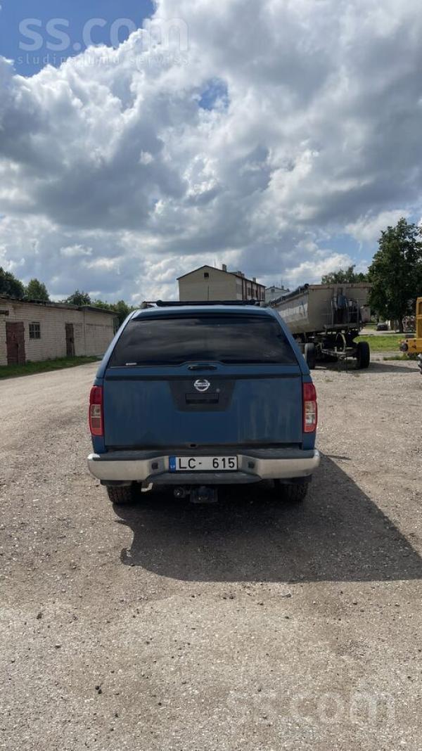 Blue Nissan Navara 2007 in Saldus, with an engine capacity of 2.50 L and mileage of 430 thousand km for 8500 €, photo 7 on AUTOMOTO.COM.LV