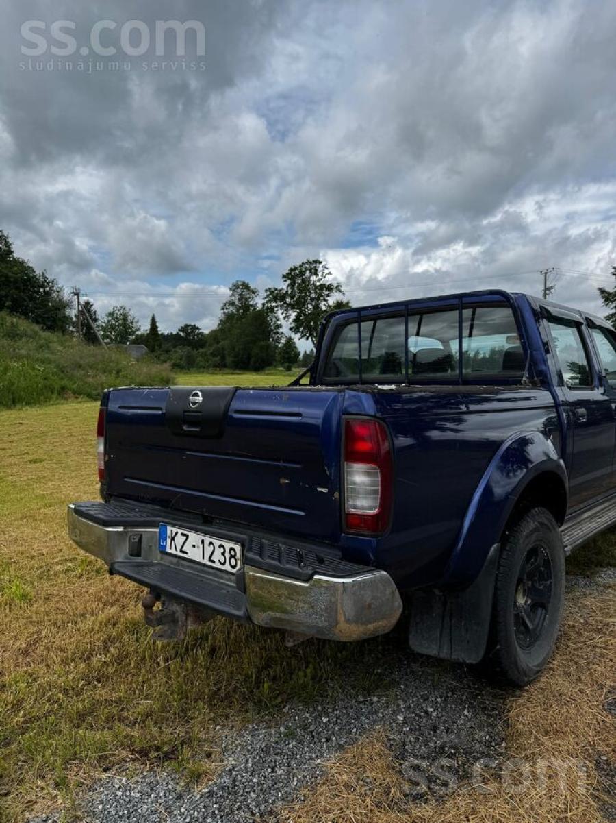 Zils Nissan Navara 2004 Rīga, ar dzinēja tilpumu 2.50 L un nobraukumu 323 tūkst. km par 4900 €, foto 1 vietnē AUTOMOTO.COM.LV