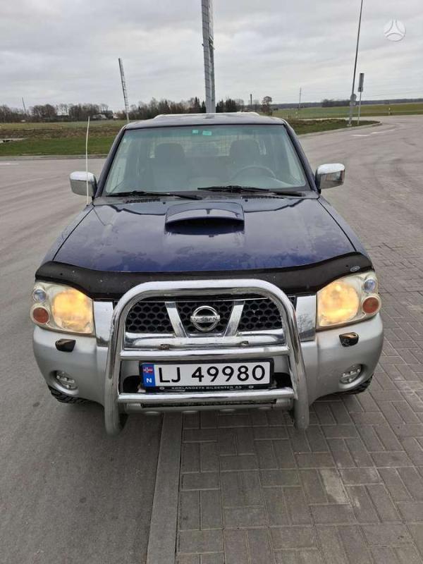Blue Nissan Navara 2005 in Panevezys, with an engine capacity of 0.00 L and mileage of 300 thousand km for 4700 €, photo 2 on AUTOMOTO.COM.LV