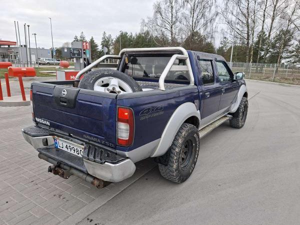 Blue Nissan Navara 2005 in Panevezys, with an engine capacity of 0.00 L and mileage of 300 thousand km for 4700 €, photo 4 on AUTOMOTO.COM.LV