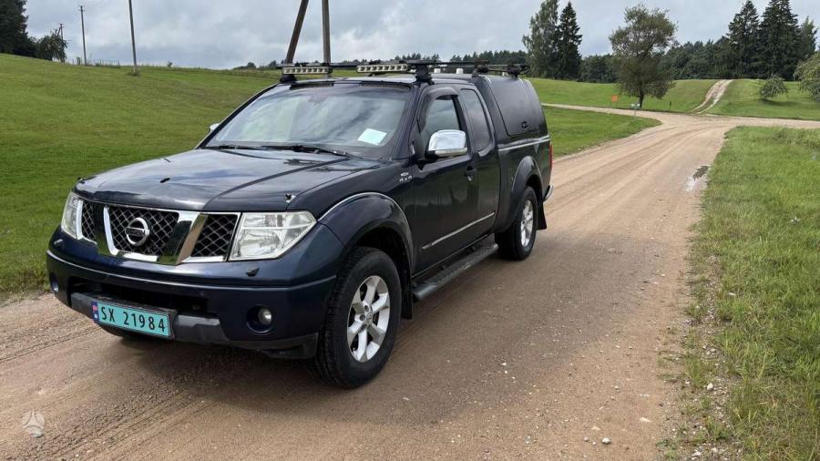 Blue Nissan Navara 2007 in Utena, with an engine capacity of 2.49 L and mileage of 220 thousand km for 3950 €, photo 1 on AUTOMOTO.COM.LV
