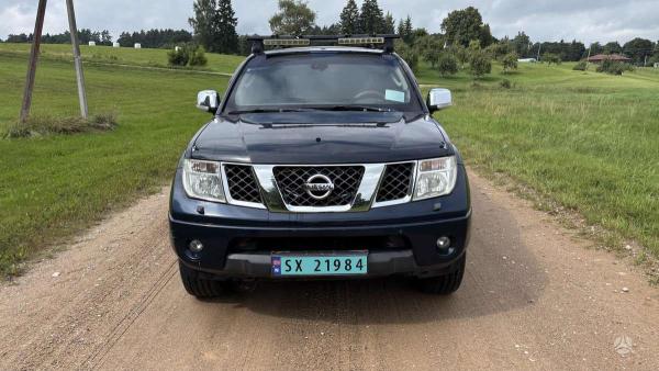 Blue Nissan Navara 2007 in Utena, with an engine capacity of 2.49 L and mileage of 220 thousand km for 3950 €, photo 3 on AUTOMOTO.COM.LV