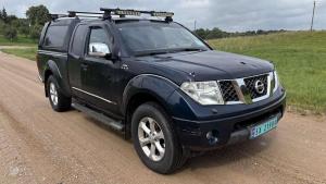 Blue Nissan Navara 2007 in Utena, with an engine capacity of 2.49 L and mileage of 220 thousand km for 3950 €, photo 4 on AUTOMOTO.COM.LV