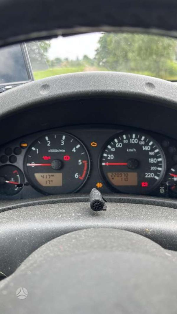 Blue Nissan Navara 2007 in Utena, with an engine capacity of 2.49 L and mileage of 220 thousand km for 3950 €, photo 7 on AUTOMOTO.COM.LV