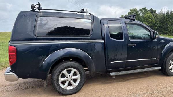 Blue Nissan Navara 2007 in Utena, with an engine capacity of 2.49 L and mileage of 220 thousand km for 3950 €, photo 9 on AUTOMOTO.COM.LV