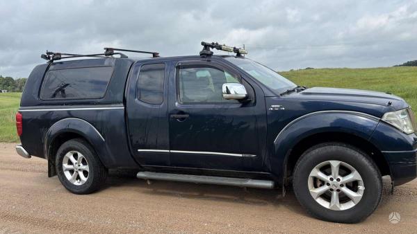 Blue Nissan Navara 2007 in Utena, with an engine capacity of 2.49 L and mileage of 220 thousand km for 3950 €, photo 10 on AUTOMOTO.COM.LV